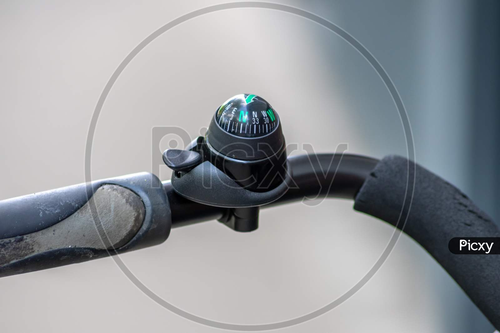 Image of Beautiful compass bike bell ensures security and orientation ...