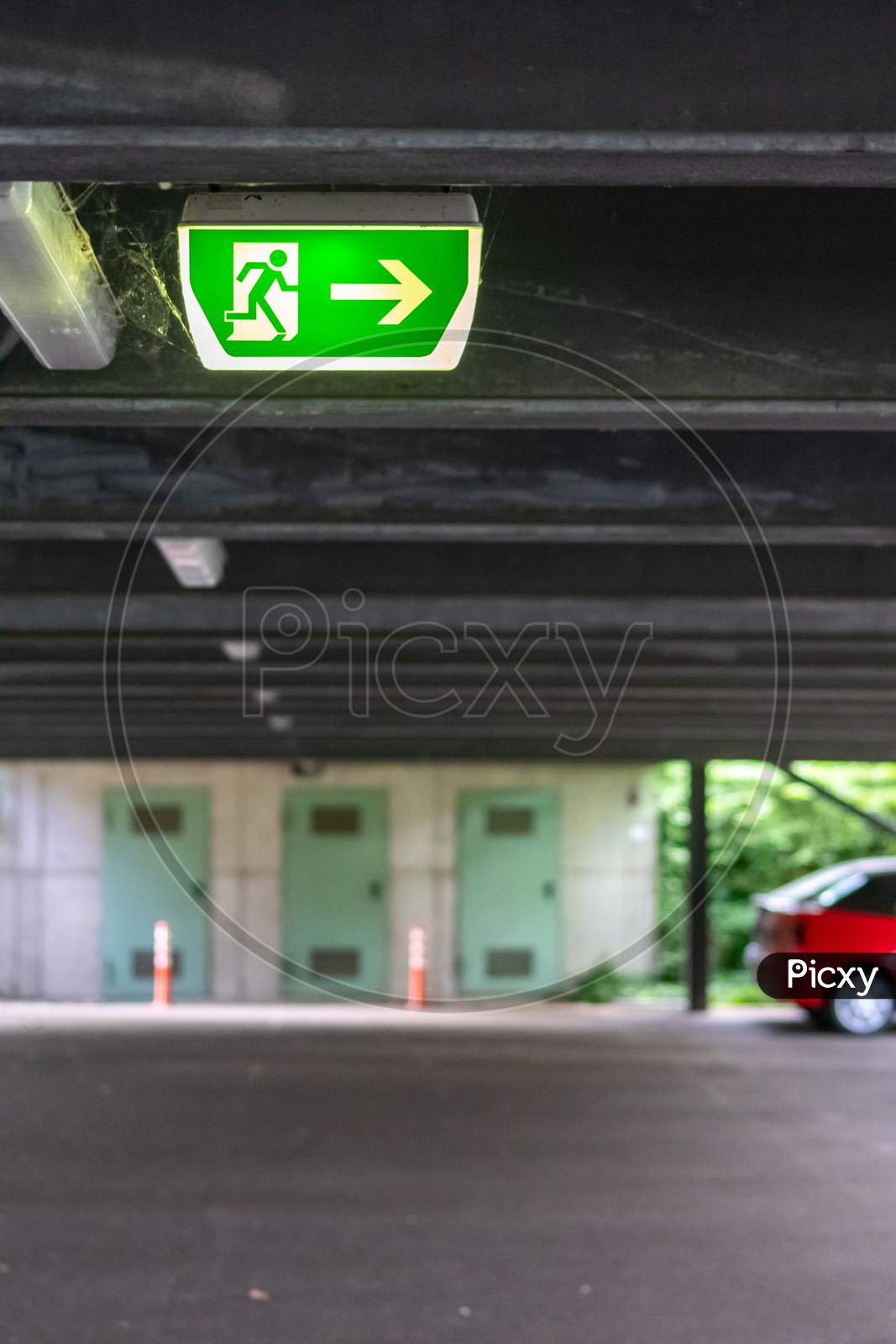 Image of Green exit sign with running person and green arrow shows ...