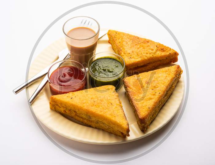 Image of Sandwich Bread Pakora Or Triangle Shape Pakoda Served With ...