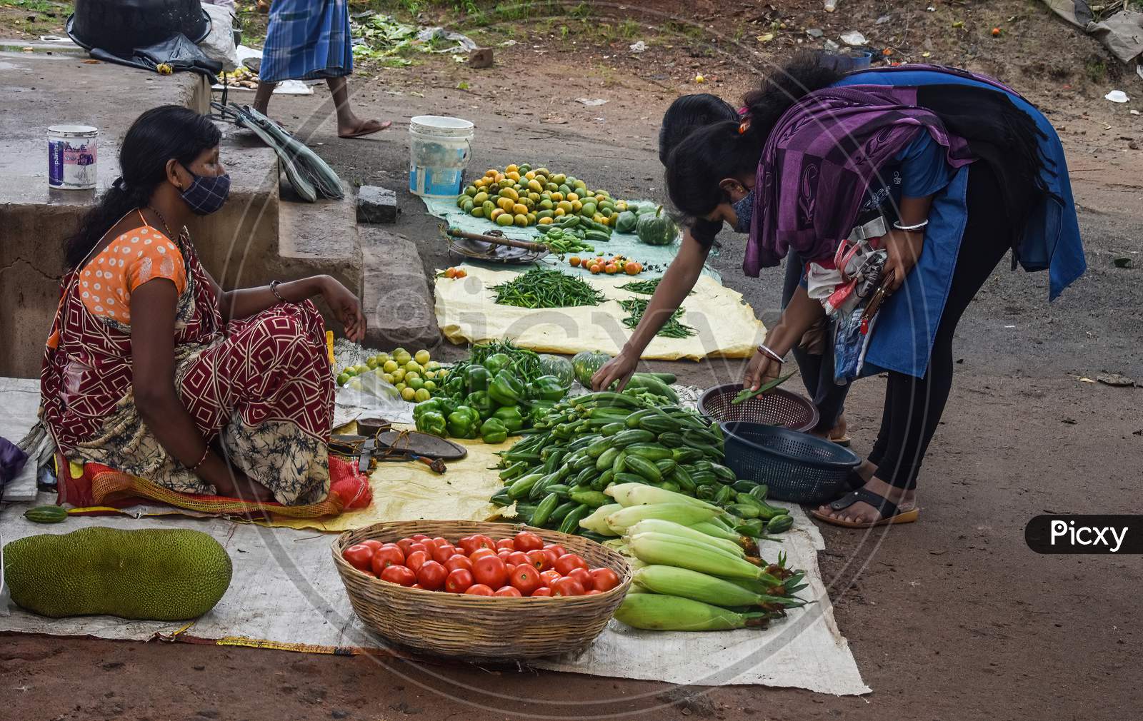 Image of Poor road side vegetable sellers from India trying hard to ...