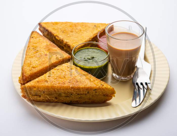 Image of Sandwich Bread Pakora Or Triangle Shape Pakoda Served With ...