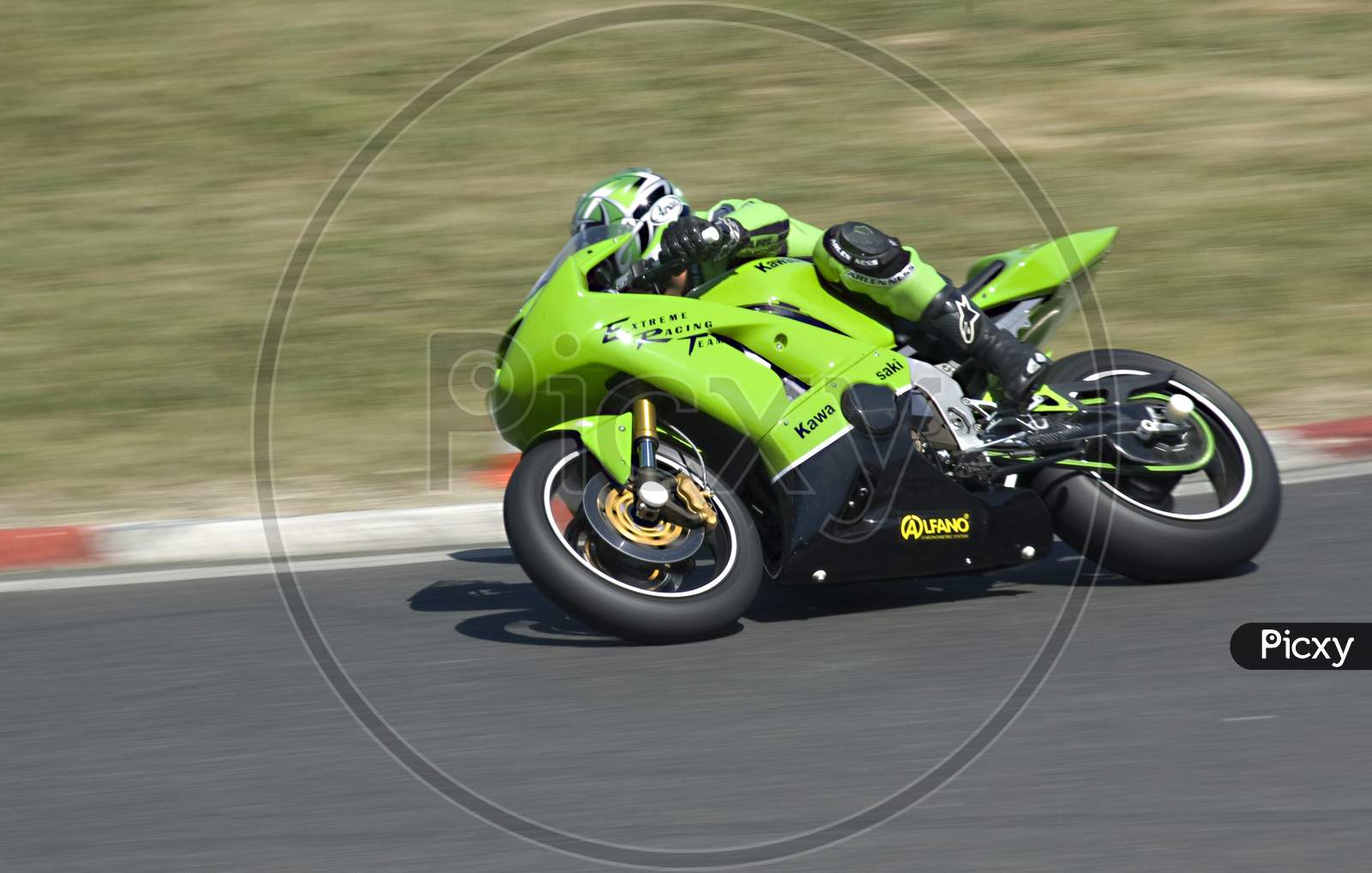 Image of Photography with sports bikes and heavy bikes.-XV997403-Picxy