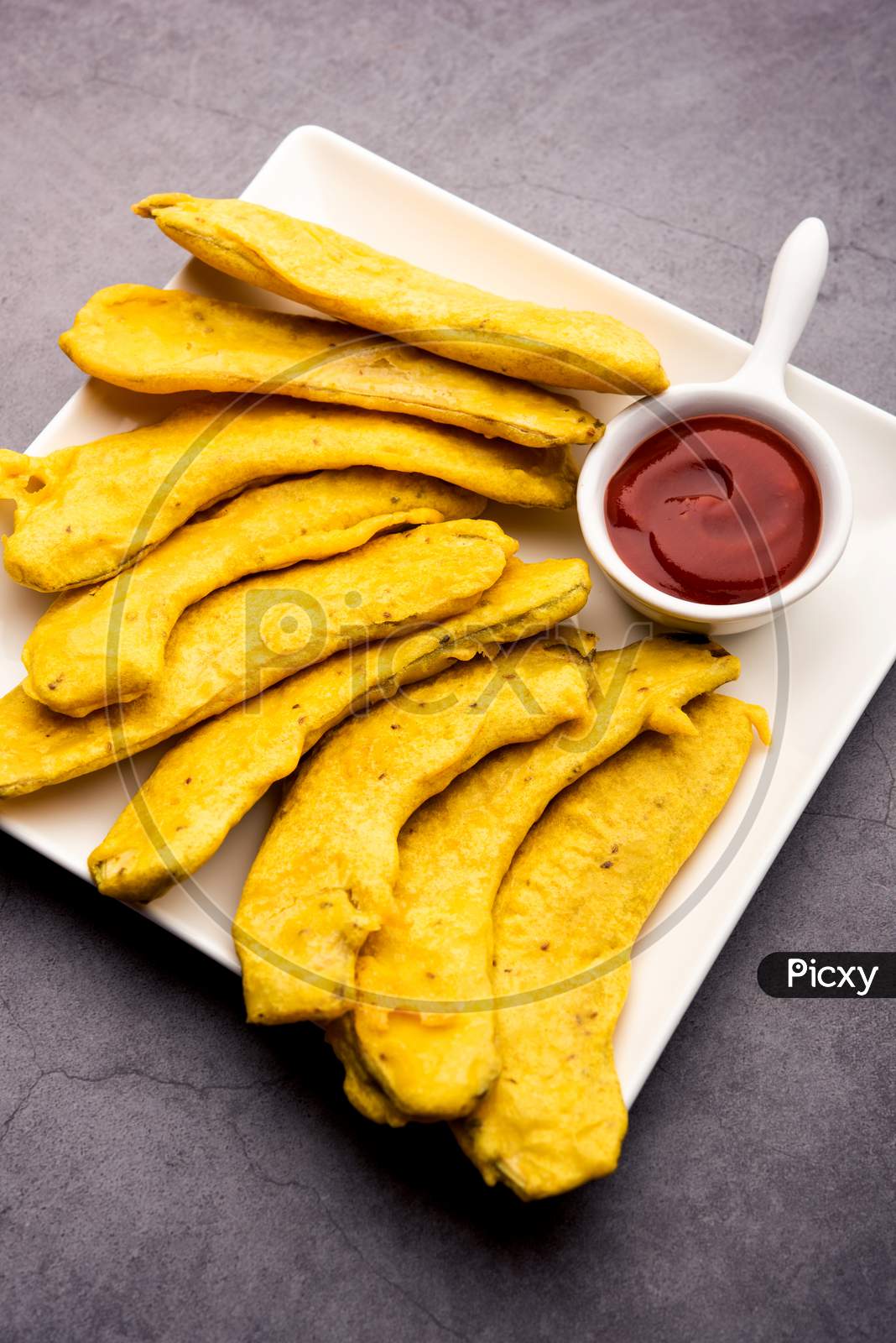 Image of Banana Fritter Or Pakora Or Raw Kela Pakoda Or Bajji Served ...