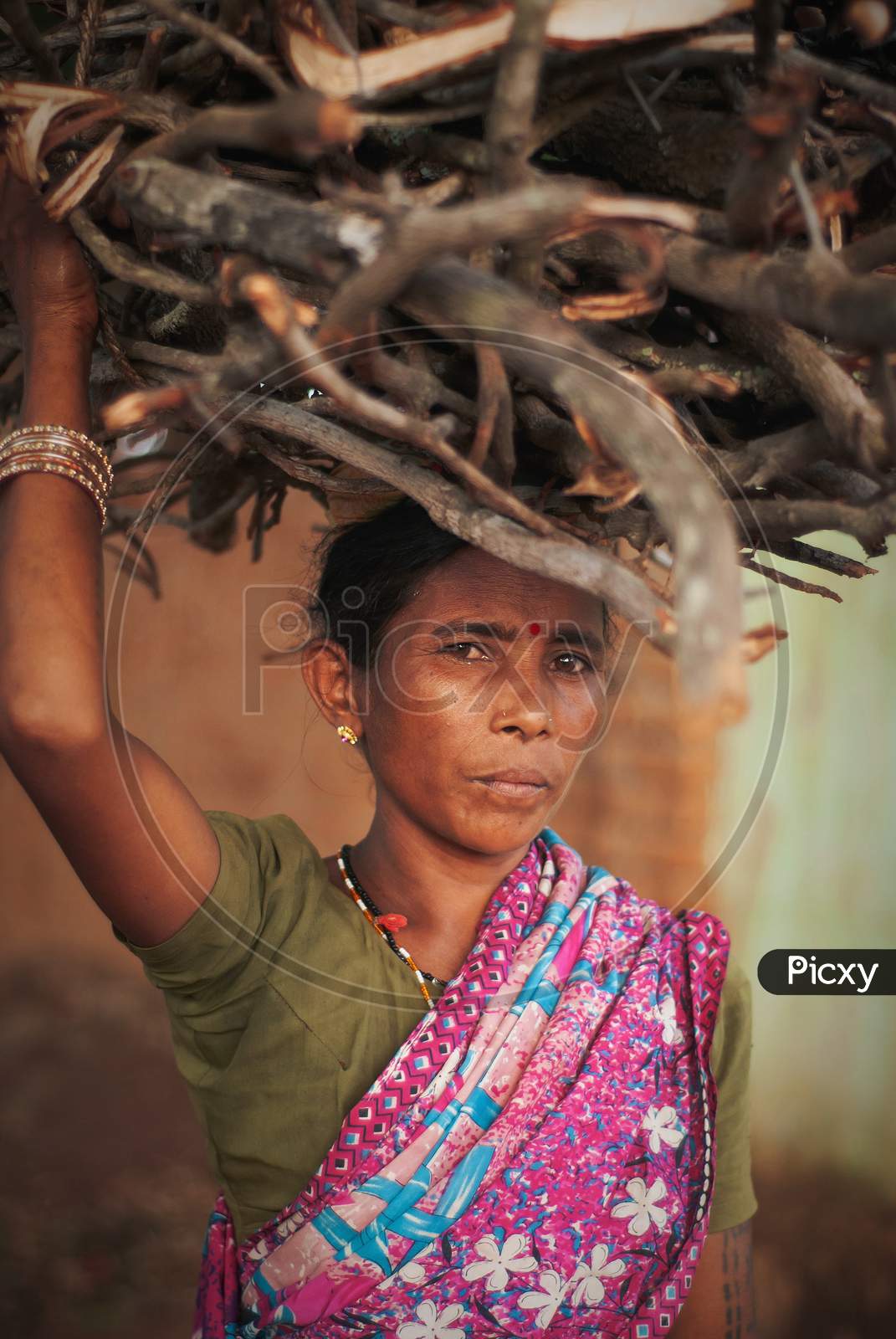 Image of A pic of indian hard working woman.-QP735921-Picxy