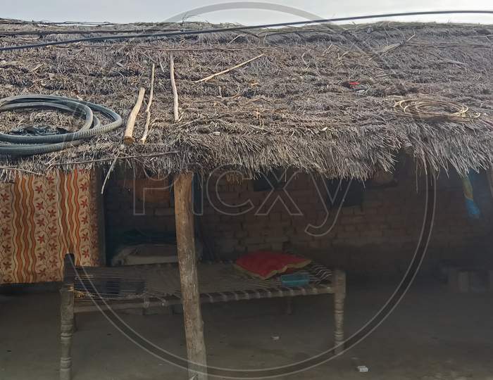 Image of Gaon ka ghar-PD144692-Picxy