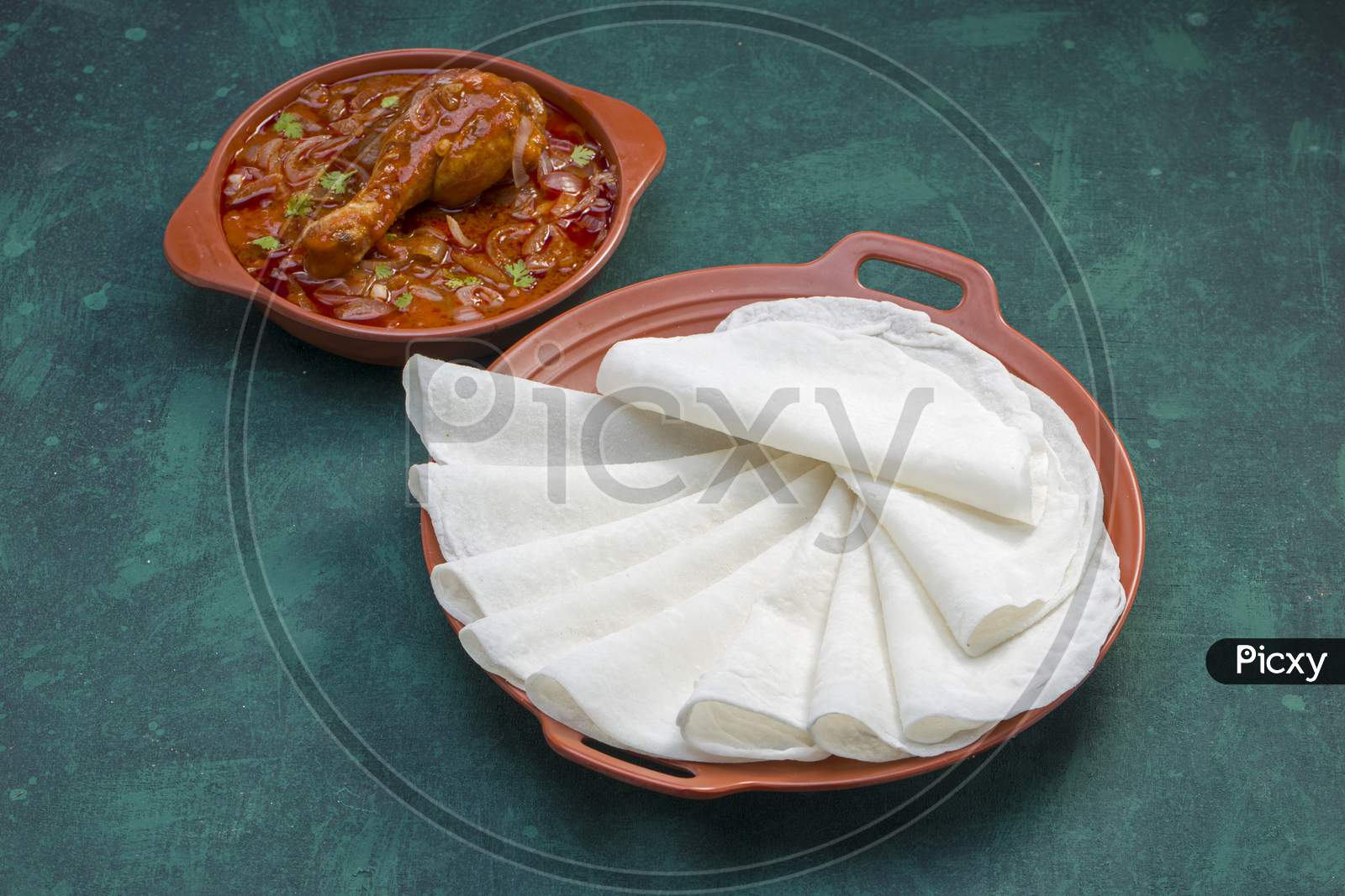 Image of Nice Pathiri With Chicken Curry-EC809049-Picxy