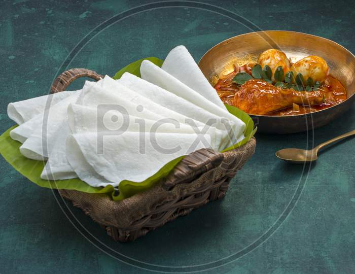 Image of Nice Pathiri With Chicken Curry-EC809049-Picxy