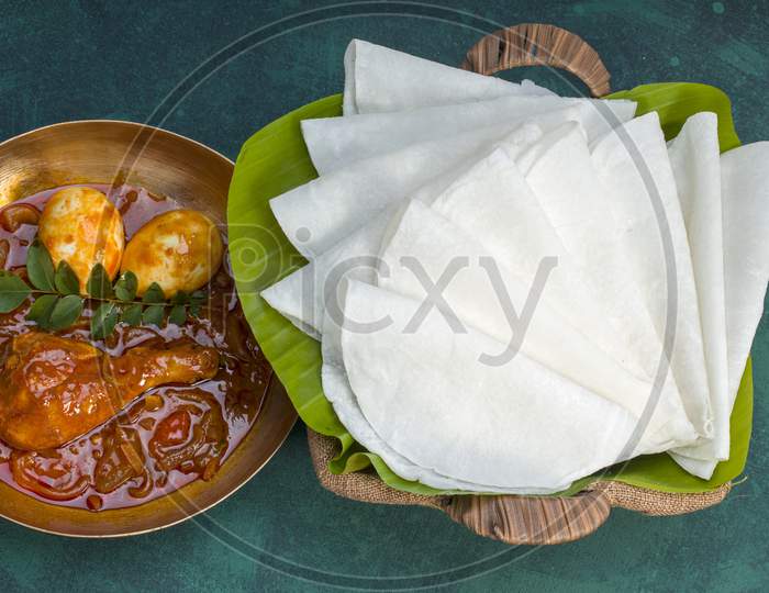 Image of Nice Pathiri With Chicken Curry-EC809049-Picxy