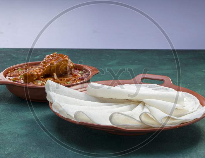 Image of Nice Pathiri With Chicken Curry-EC809049-Picxy