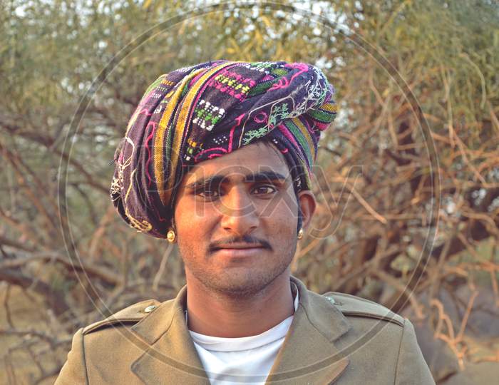 Image of gypsy man-OW011399-Picxy