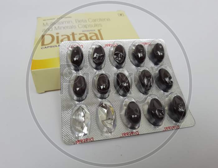 Image of Closeup of Diataal Multivitamin, Beta Carotene and Minerals ...