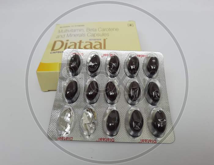 Image of Closeup of Diataal Multivitamin, Beta Carotene and Minerals ...