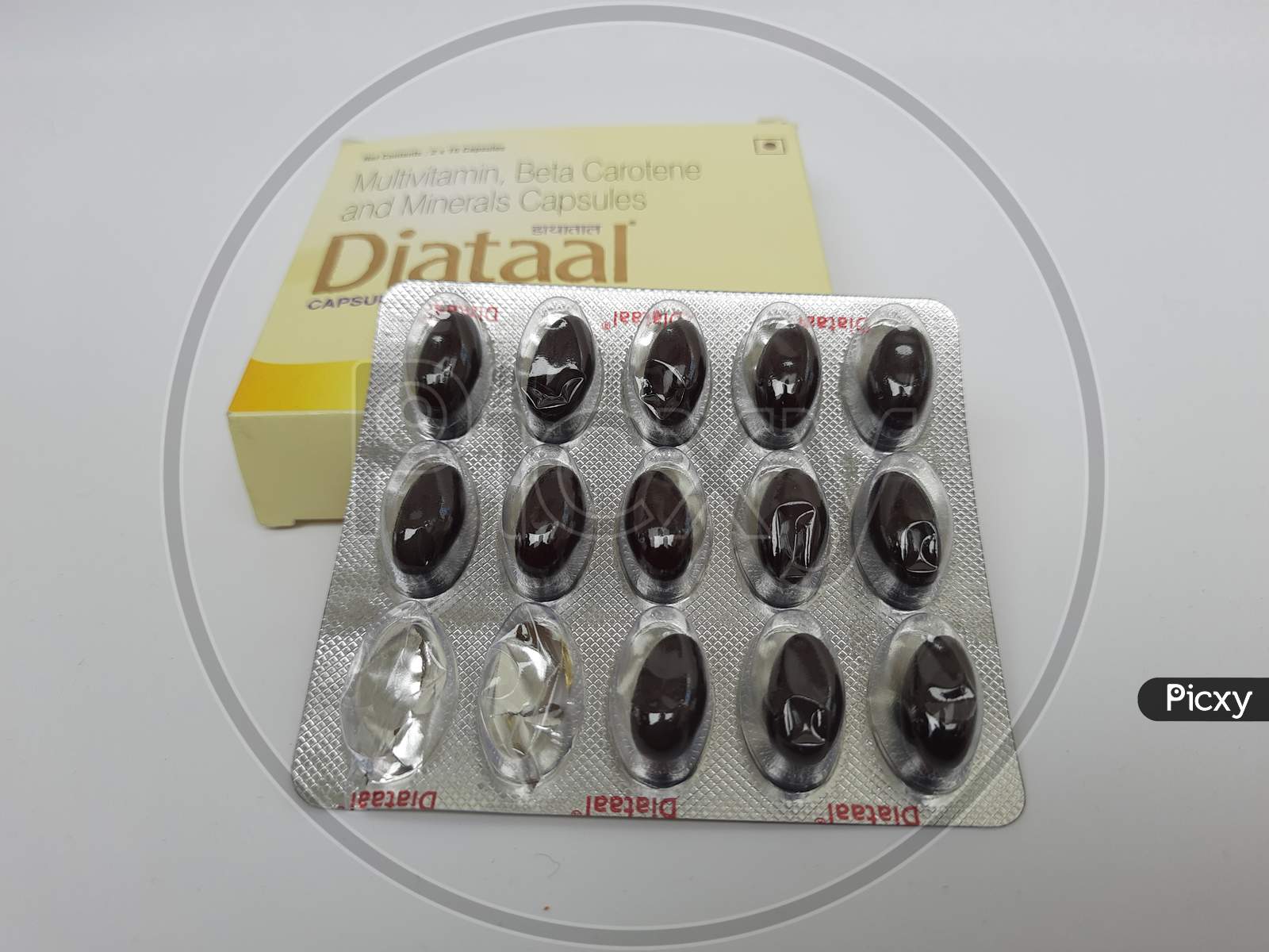 Image of Closeup of Diataal Multivitamin, Beta Carotene and Minerals ...
