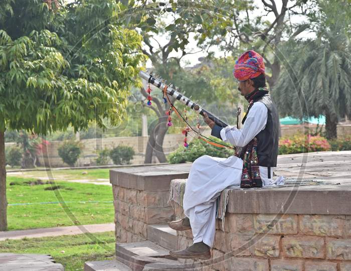 Image of street musician with her child-QA143089-Picxy