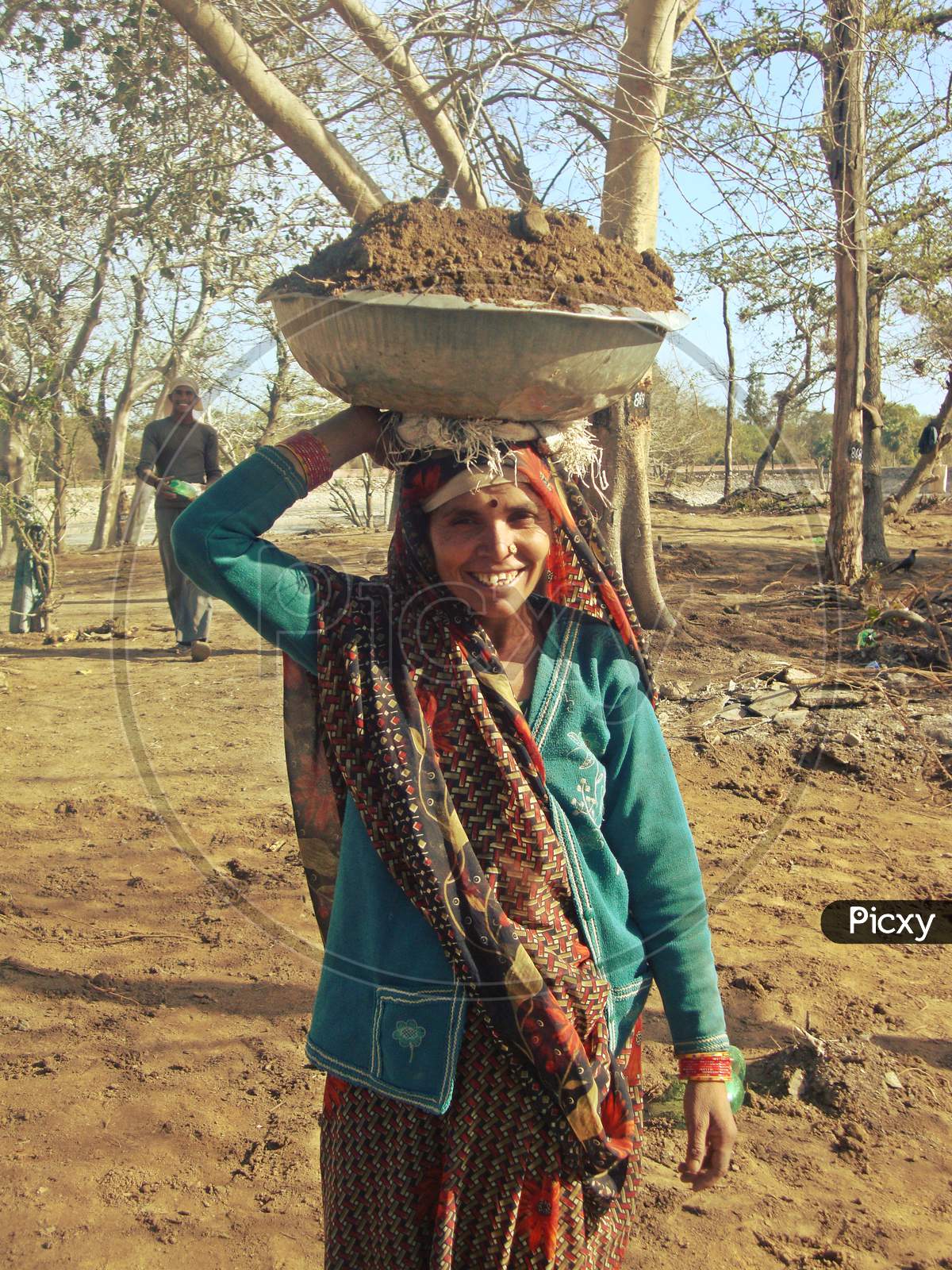 Image of lady labourer with cute smile-PN052659-Picxy