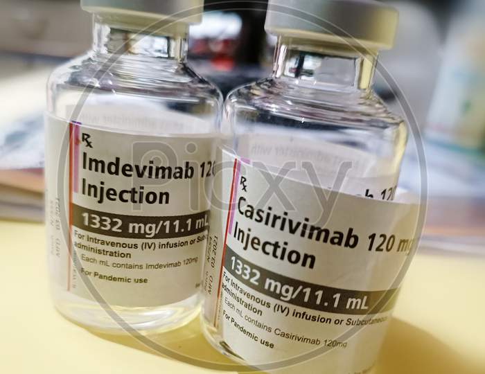 Image of Cocktail injection of covid 19-ZP055180-Picxy