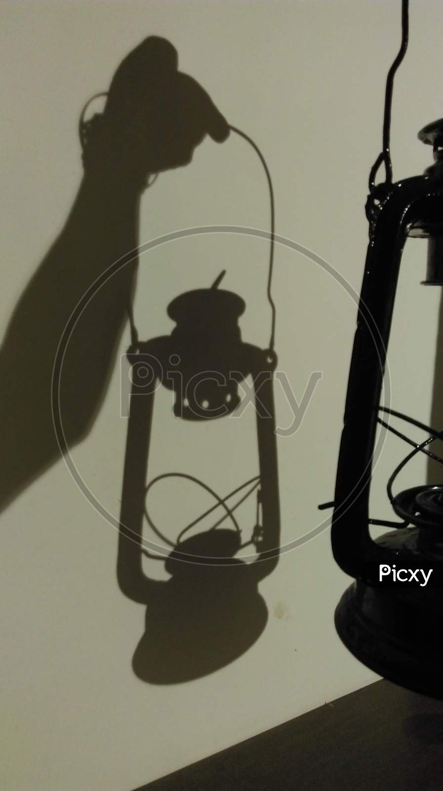 Image of lantern shadow-EP796116-Picxy