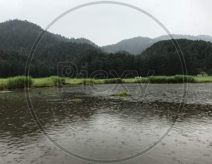 Image of A picture of a famous lake and surrounding mountain in ...