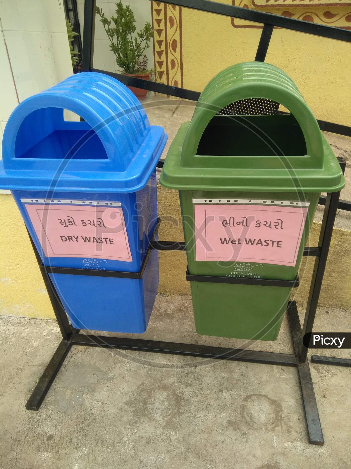 Image of Wet waste-RI134826-Picxy