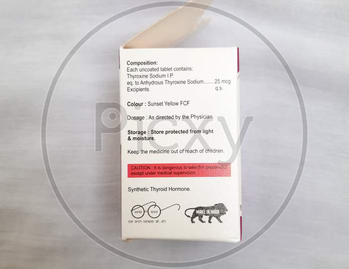Image of Closeup of L-THYROID-25 or Thyroxoin Sodium 25 mcg Johnlee ...