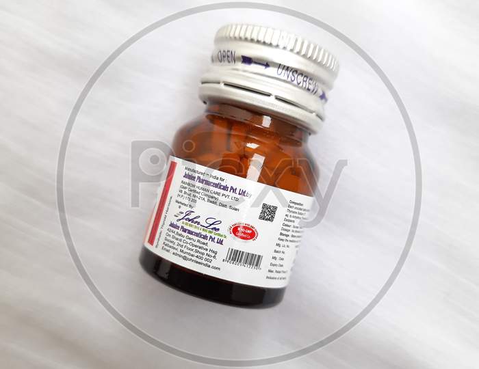 Image of Closeup of L-THYROID-25 or Thyroxoin Sodium 25 mcg Johnlee ...