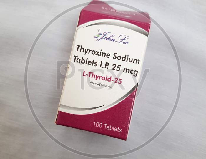 Image of Closeup of L-THYROID-25 or Thyroxoin Sodium 25 mcg Johnlee ...