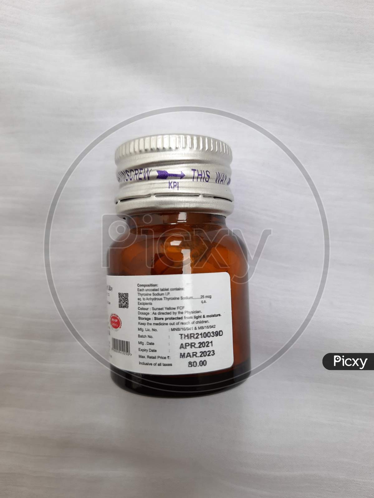 Image of Closeup of L-THYROID-25 or Thyroxoin Sodium 25 mcg Johnlee ...