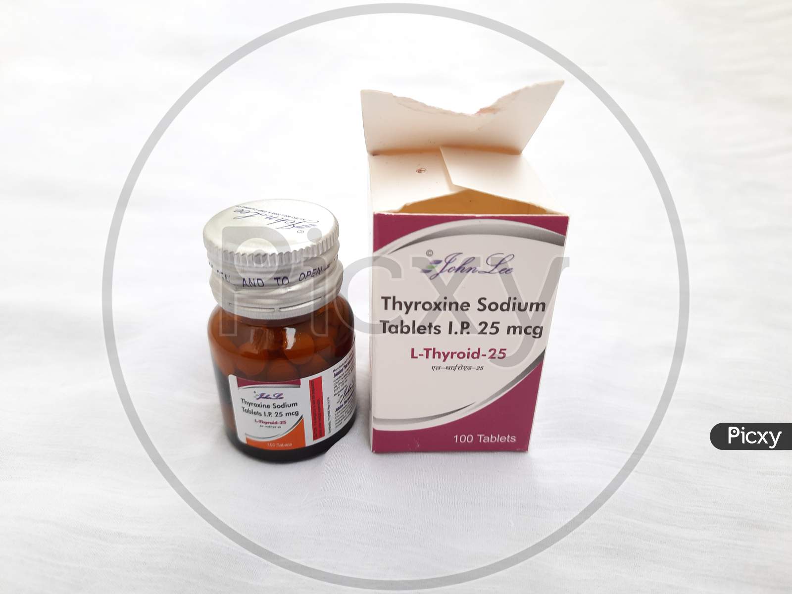 Image of Closeup of L-THYROID-25 or Thyroxoin Sodium 25 mcg Johnlee ...
