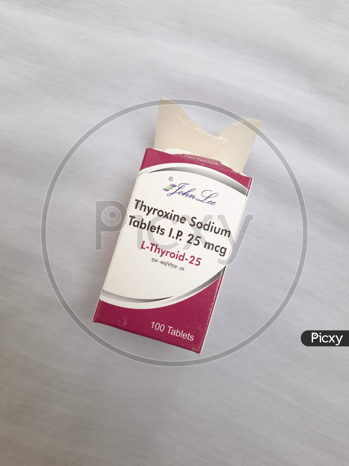 Image of Closeup of L-THYROID-25 or Thyroxoin Sodium 25 mcg Johnlee ...