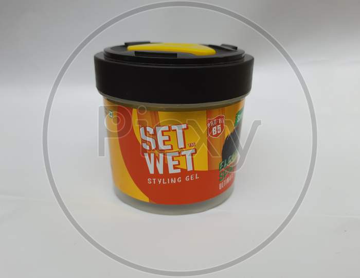 Image of Closeup of Set Wet Style Hair Gel Ultimate Hold, 250ml plastic ...