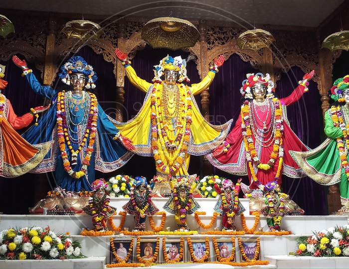 Image of Sri Pancha-Tattva-MR896264-Picxy