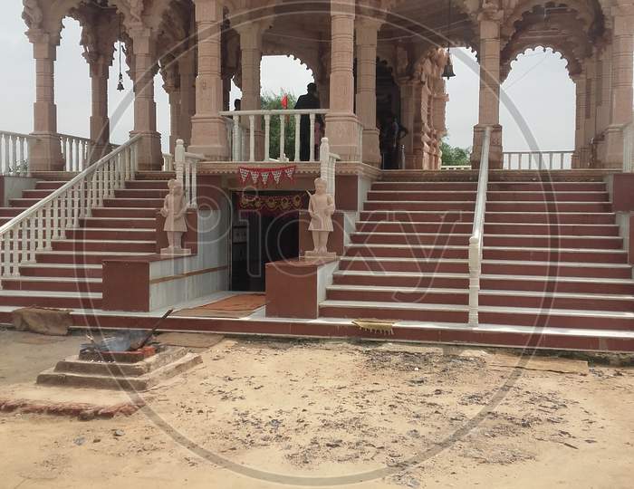 Image of Gabbar temple in Ambaji Gujarat-OI093517-Picxy