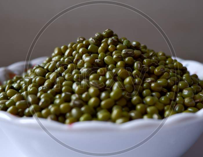 Image of Boiled green gram or mung beans served in with bowl-WN880721-Picxy