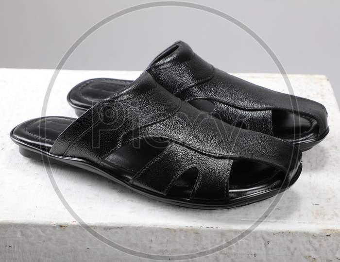 Image of Men's Black Leather Traditional office Chapple-ZH233433-Picxy