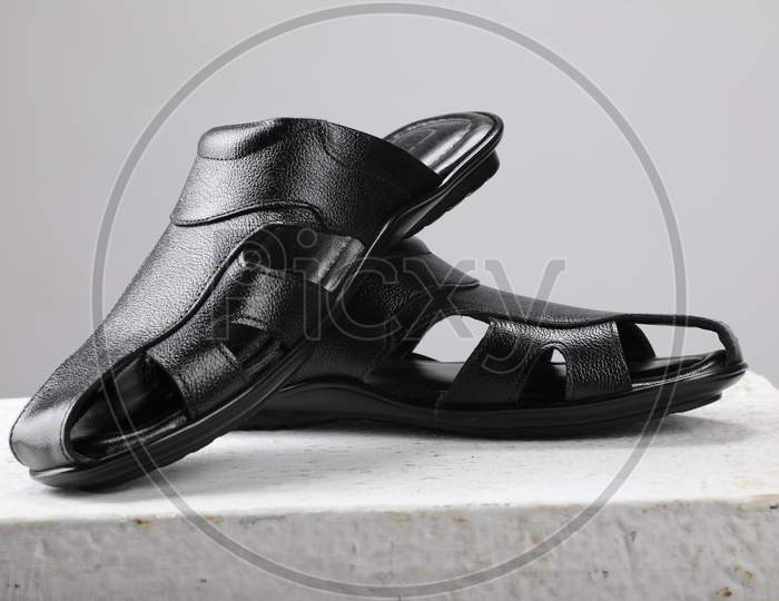 Image of Men's Black Leather Traditional office Chapple-ZH233433-Picxy