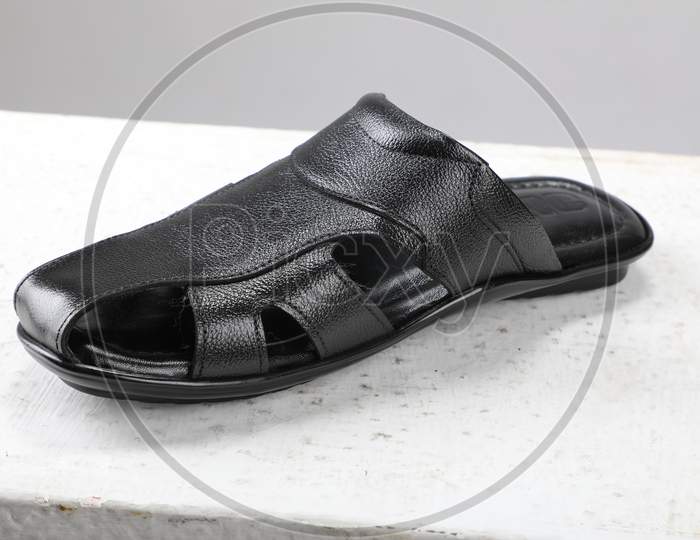 Image of Men's Black Leather Traditional office Chapple-ZH233433-Picxy