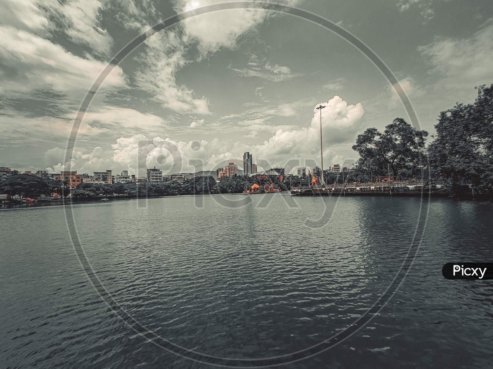 Image of Talo Pali / lake-FR629838-Picxy