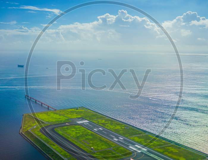 Image of Runway Of Haneda Airport (Tokyo Intl.)-UB003671-Picxy