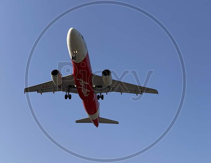 Image of plane so close to the ground-SH575907-Picxy
