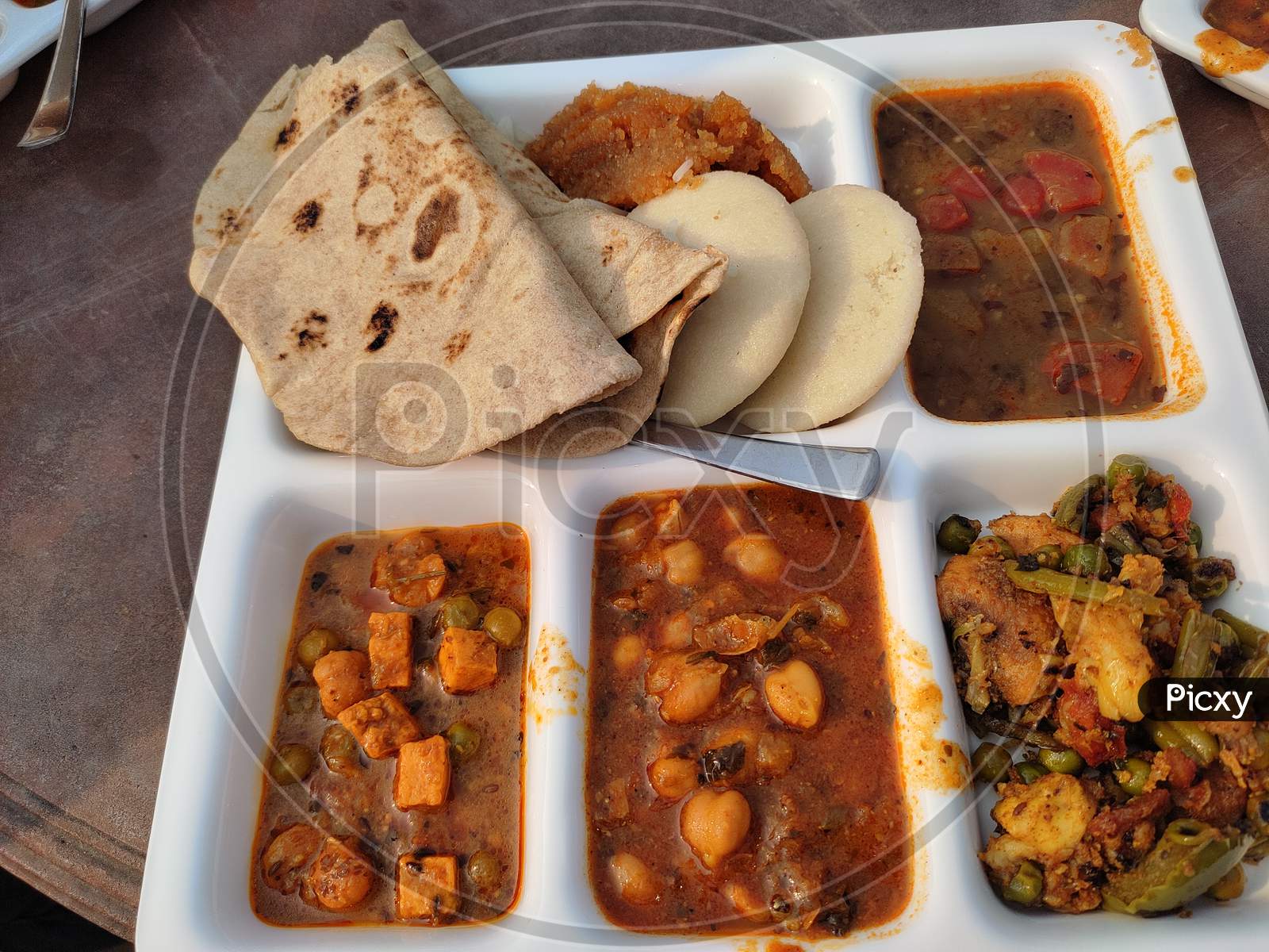 Image of Indian food Blue world Kanpur-XM039033-Picxy