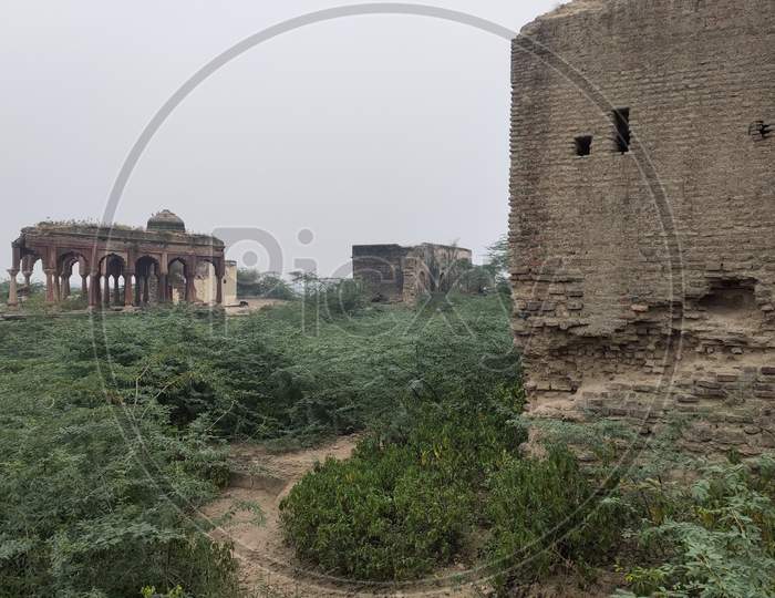 Image of pinahat fort-CQ619033-Picxy